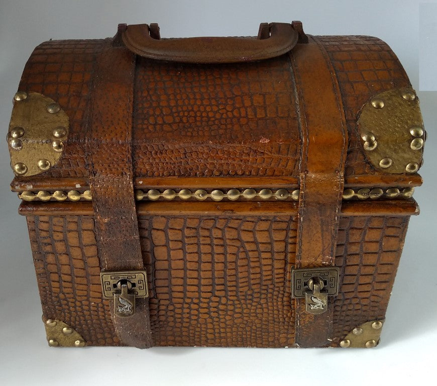 SMALL LEATHER BOX WITH TOP AND HANDLE — Lots of Furniture