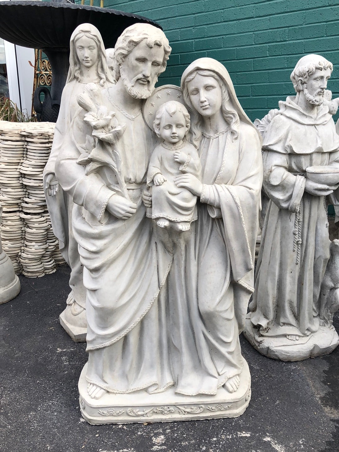 LARGE HOLY FAMILY ONCRETE STATUE — Lots of Furniture