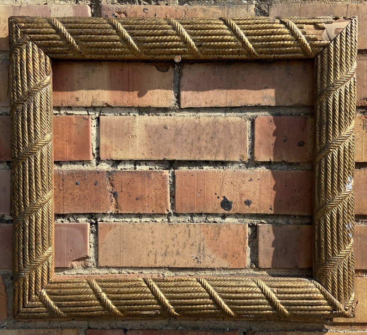 SMALL ROPE RELIEF DESIGN GOLD FRAME — Lots of Furniture